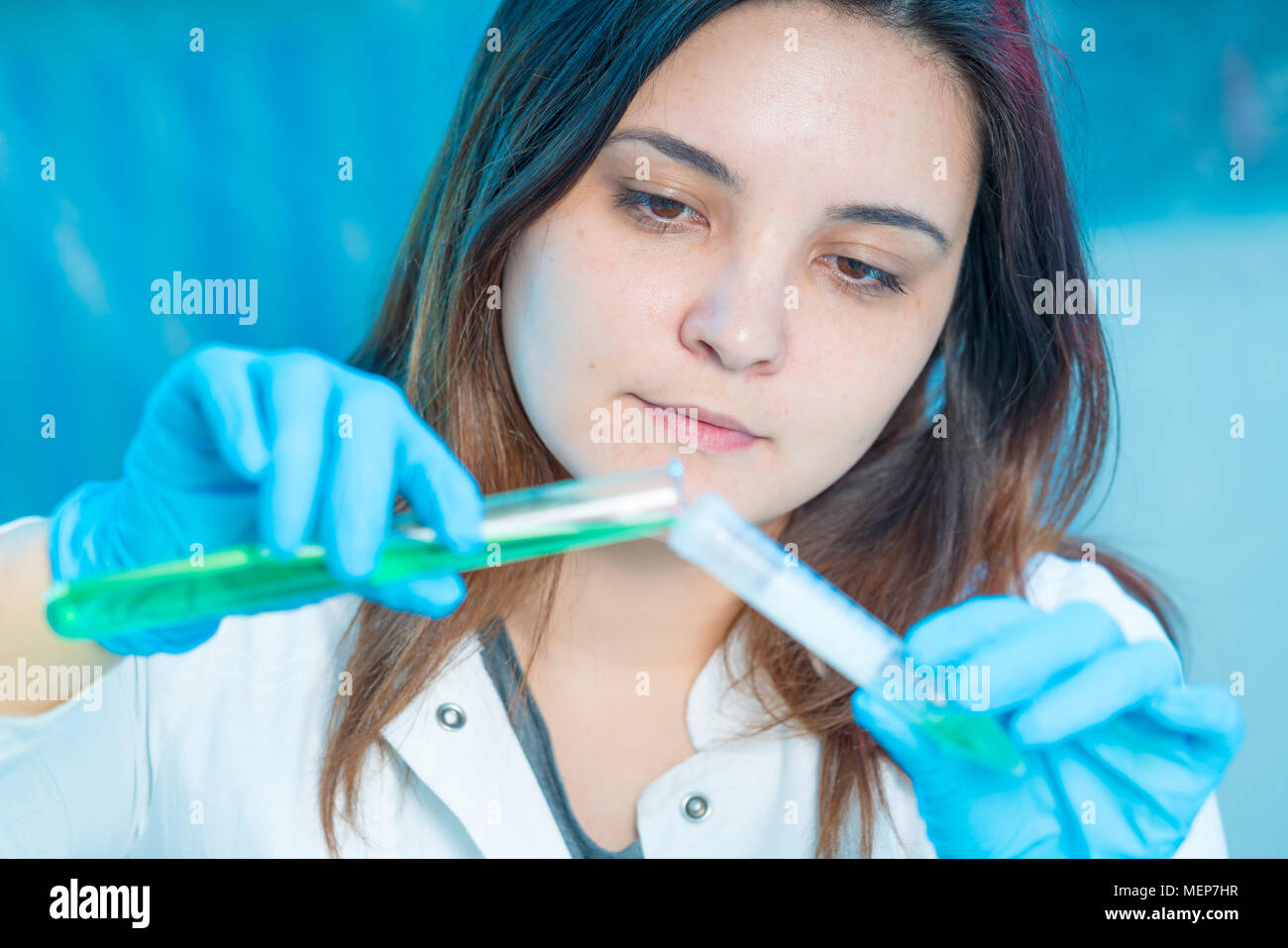 female technician in medical laboratory, hospital Petri dish test Stock ...