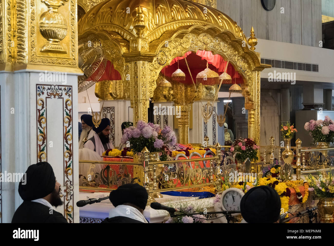 Sikh woman pray hi-res stock photography and images - Alamy