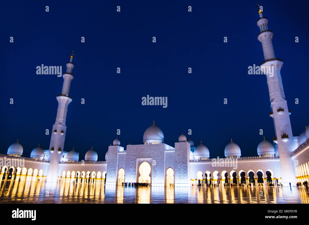 Grand Mosque in Abu Dhabi at blue hour panoramic view Stock Photo - Alamy