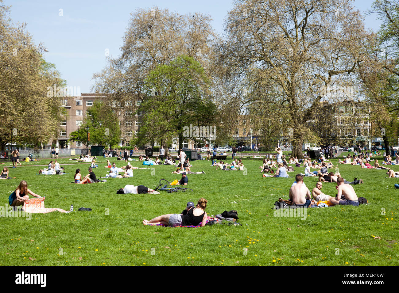 Hot weather spring hi-res stock photography and images - Alamy