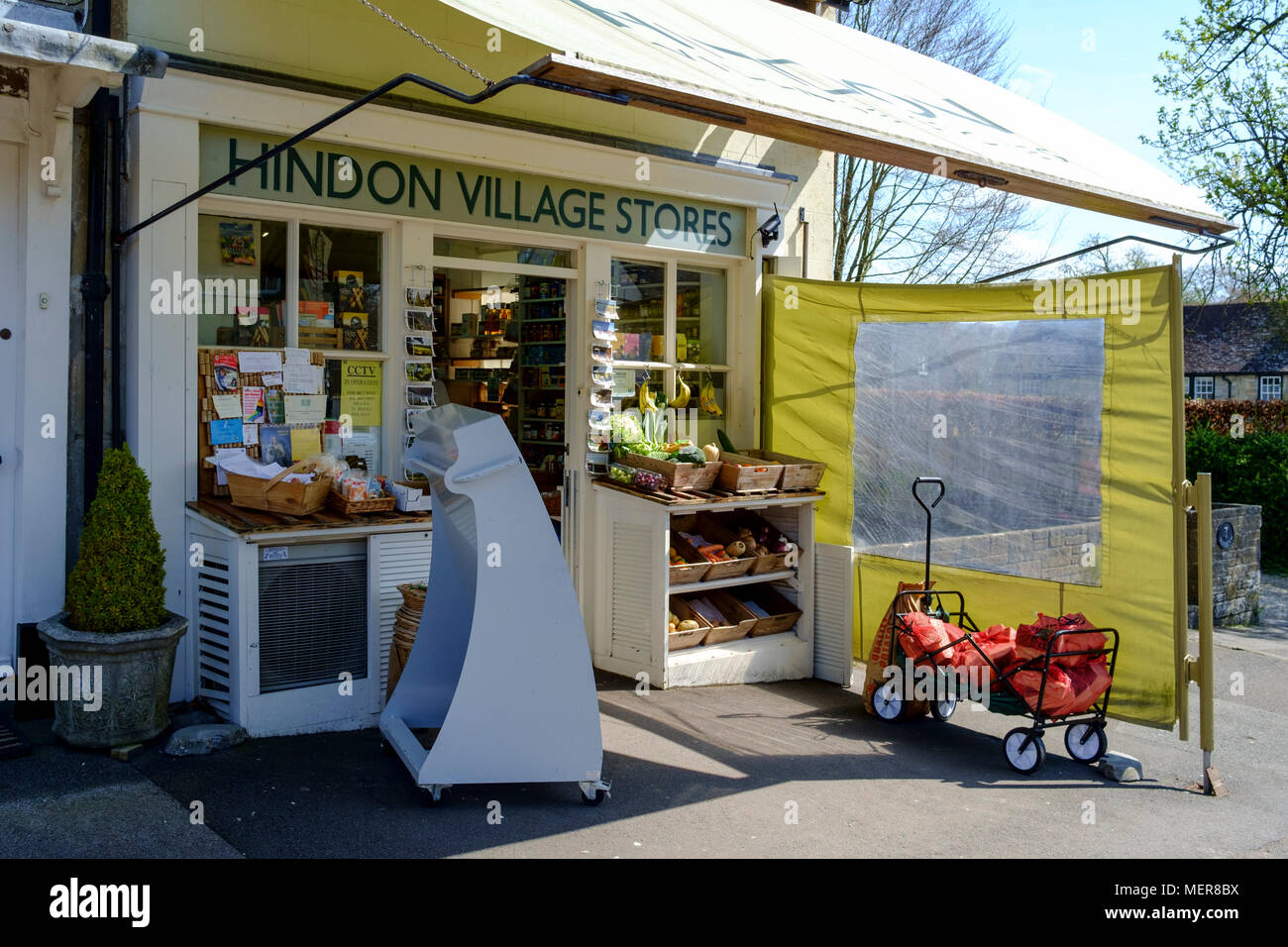 English stores hi-res stock photography and images - Alamy