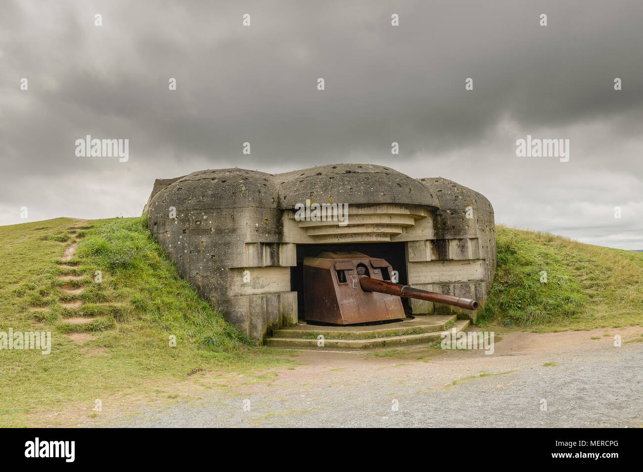 Bunker history ww2 concrete coast beach hi-res stock photography and ...