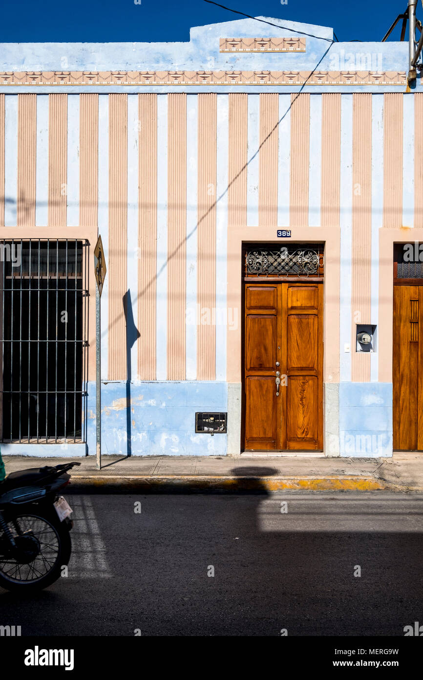 Street view in the centre of Merida downtown in Mexico Stock Photo - Alamy