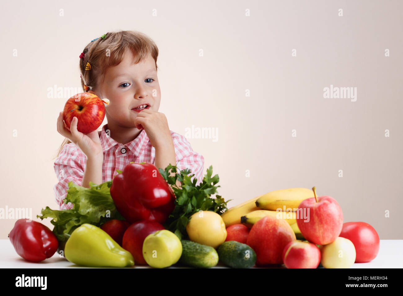 Child fruits hi-res stock photography and images - Alamy