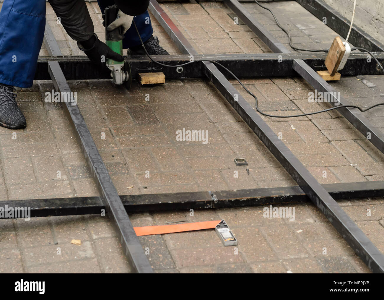 Right angle tool hi-res stock photography and images - Alamy