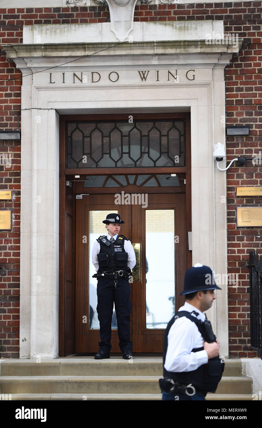 Police officers outside lindo wing st marys hospital hi-res stock ...