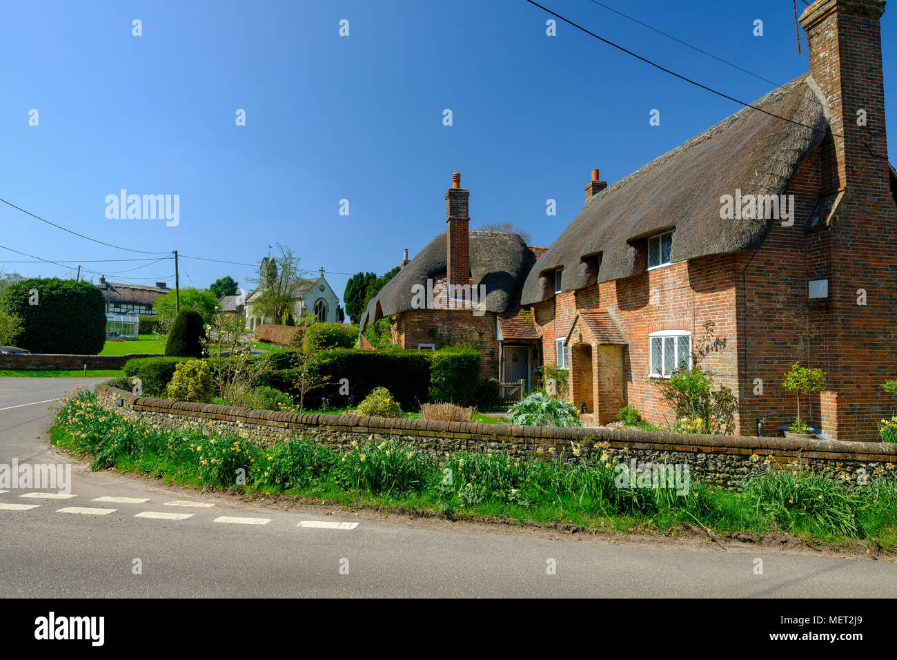 Hampshire village hi-res stock photography and images - Alamy