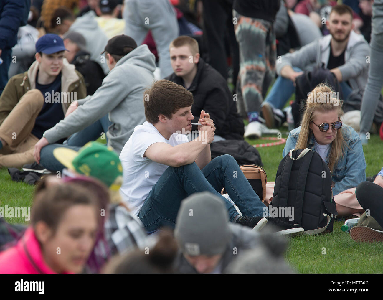 Young people smoking pot hi-res stock photography and images - Alamy
