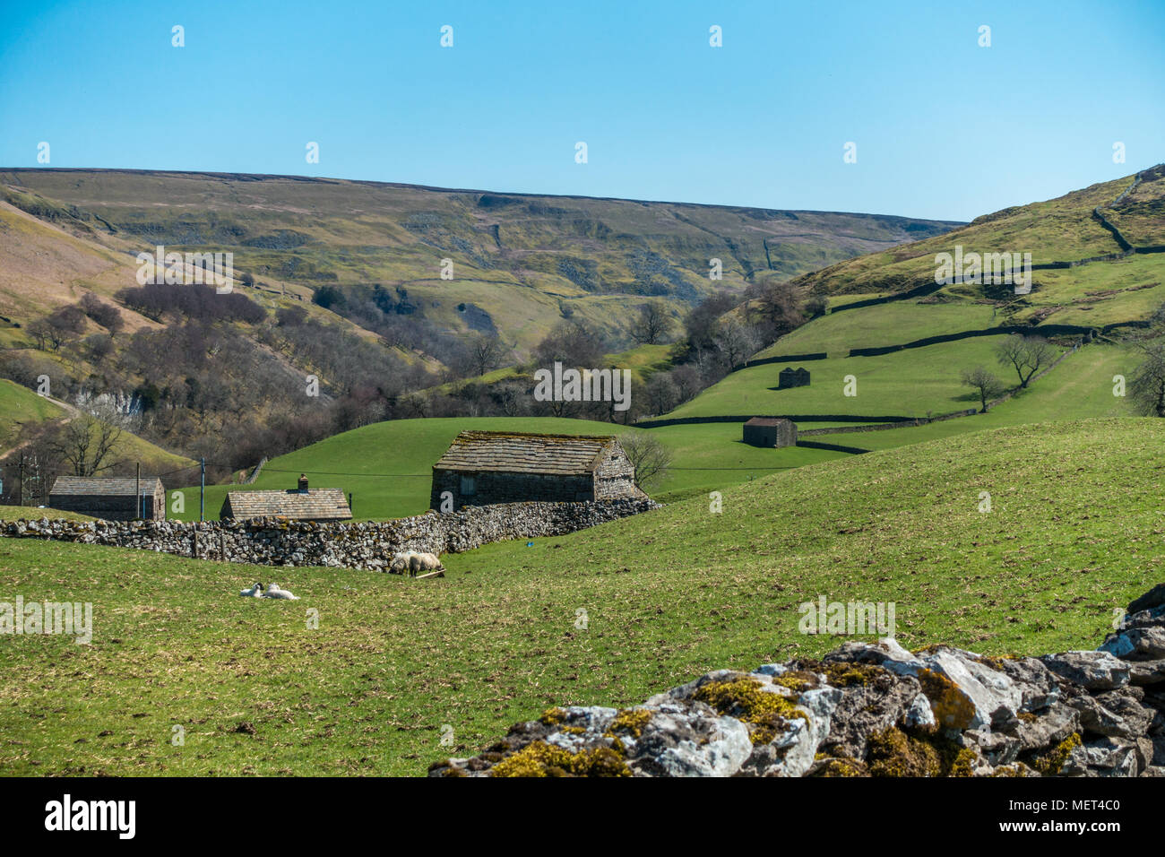 English barns hi-res stock photography and images - Alamy