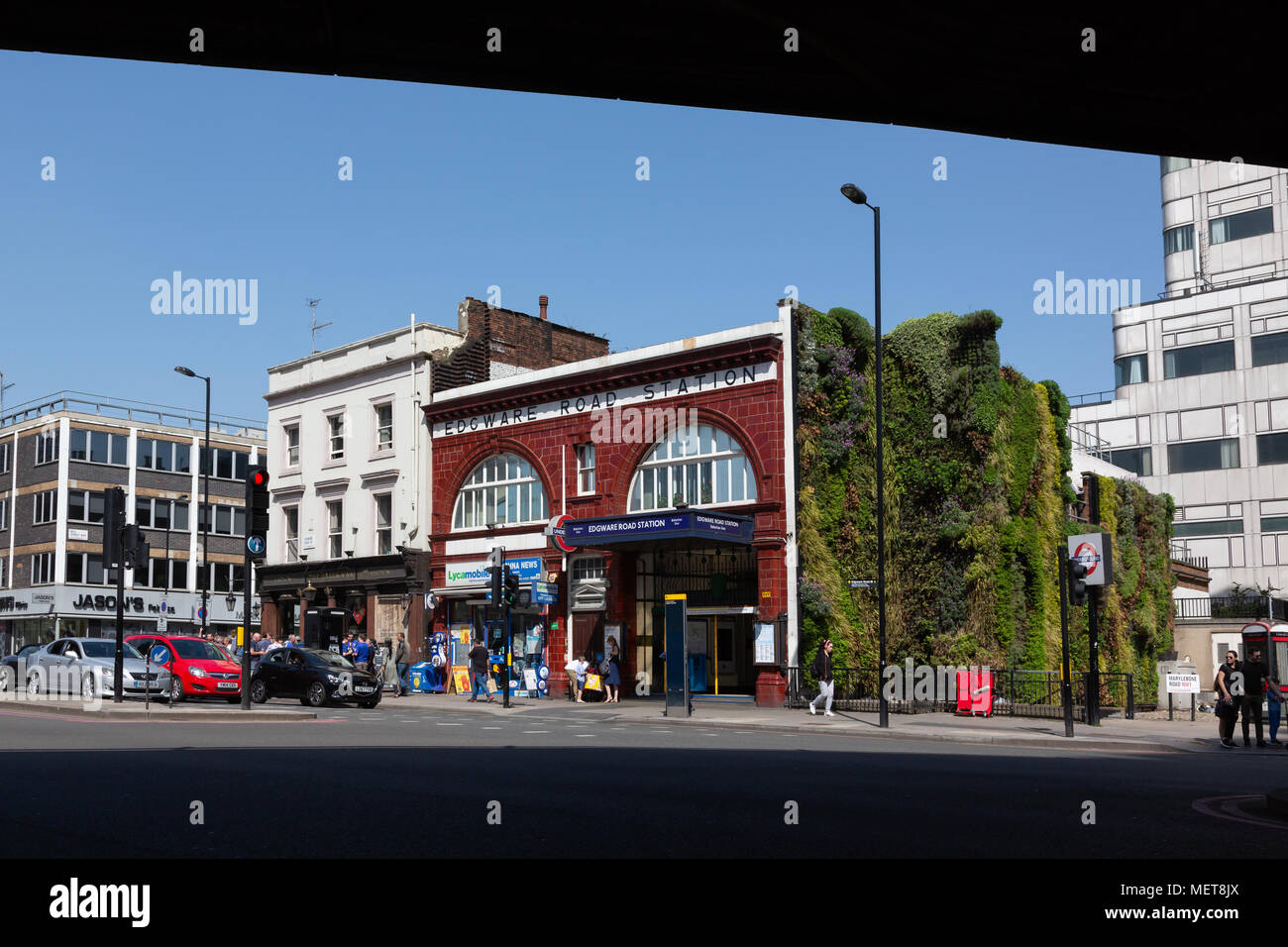 Station road edgware london hi-res stock photography and images - Alamy