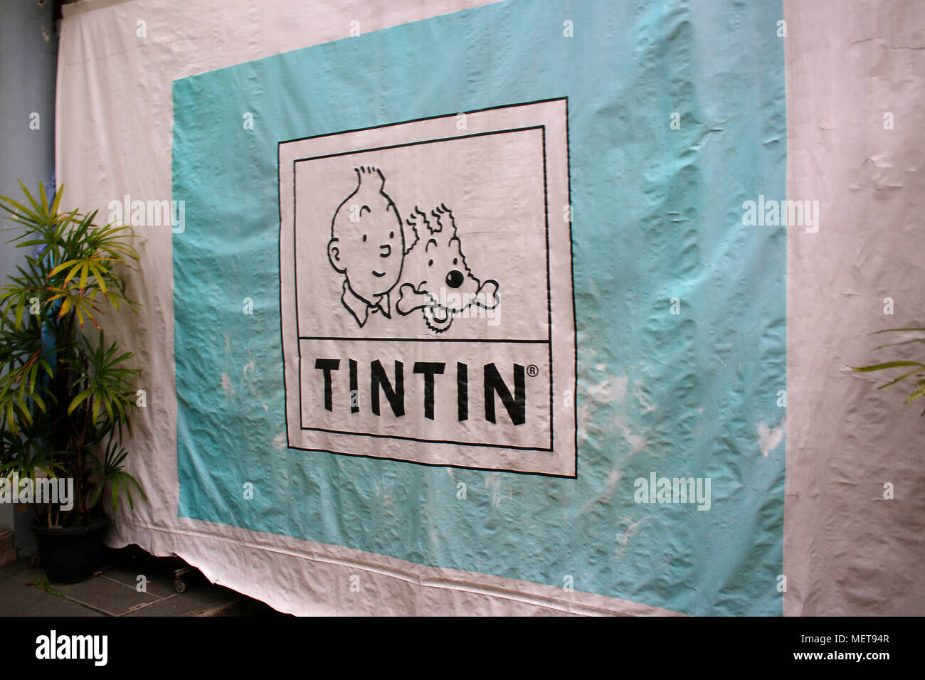 das Logo der Marke "Tintin", Singapur Stock Photo - Alamy