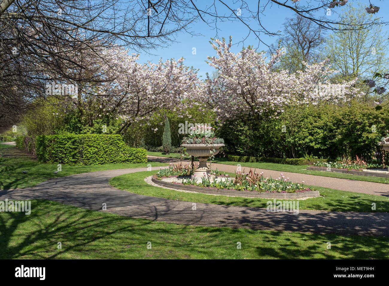 Beautiful london park hi-res stock photography and images - Alamy