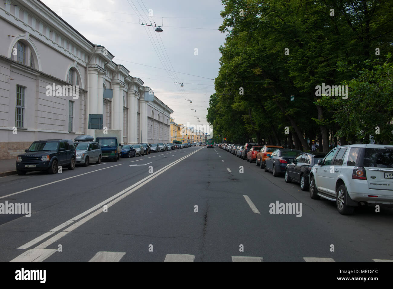 RUSSIA, SAINT PETERSBURG - AUGUST 18, 2017: Ancient beautiful street in ...