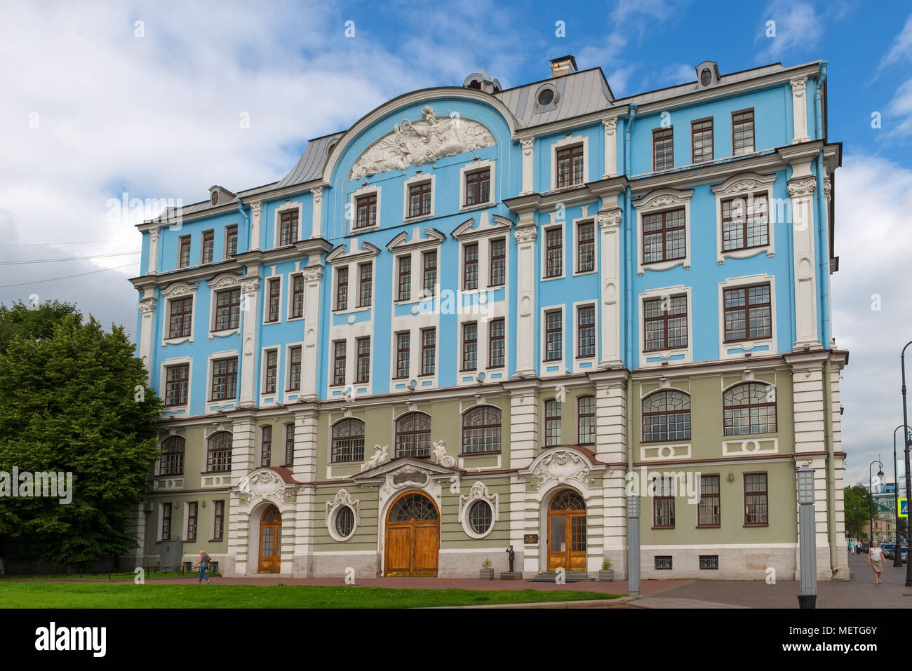 RUSSIA, SAINT PETERSBURG - AUGUST 18, 2017: Military-marine college by ...