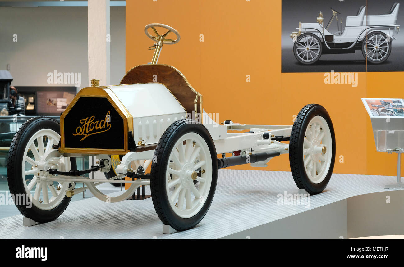 19 April 2018, Germany, Zwickau: A Horch 14-17 hp from 1904 at the ...