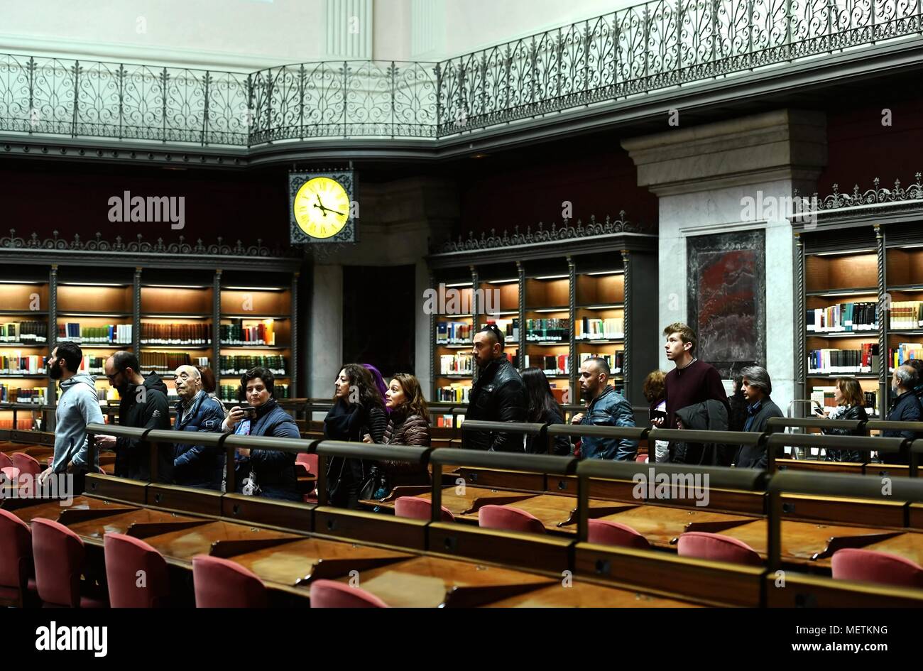 Madrid, Spain. 15th Apr, 2018. People take the public open day tour in ...