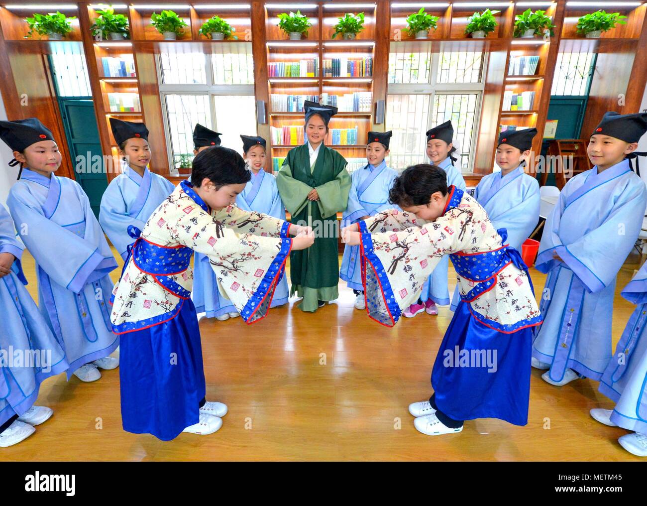 Han chinese clothing hi-res stock photography and images - Alamy