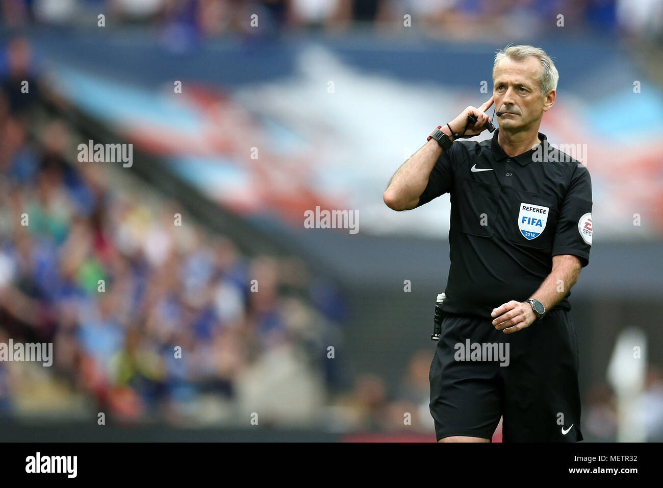 Referee martin atkinson for hi-res stock photography and images - Alamy