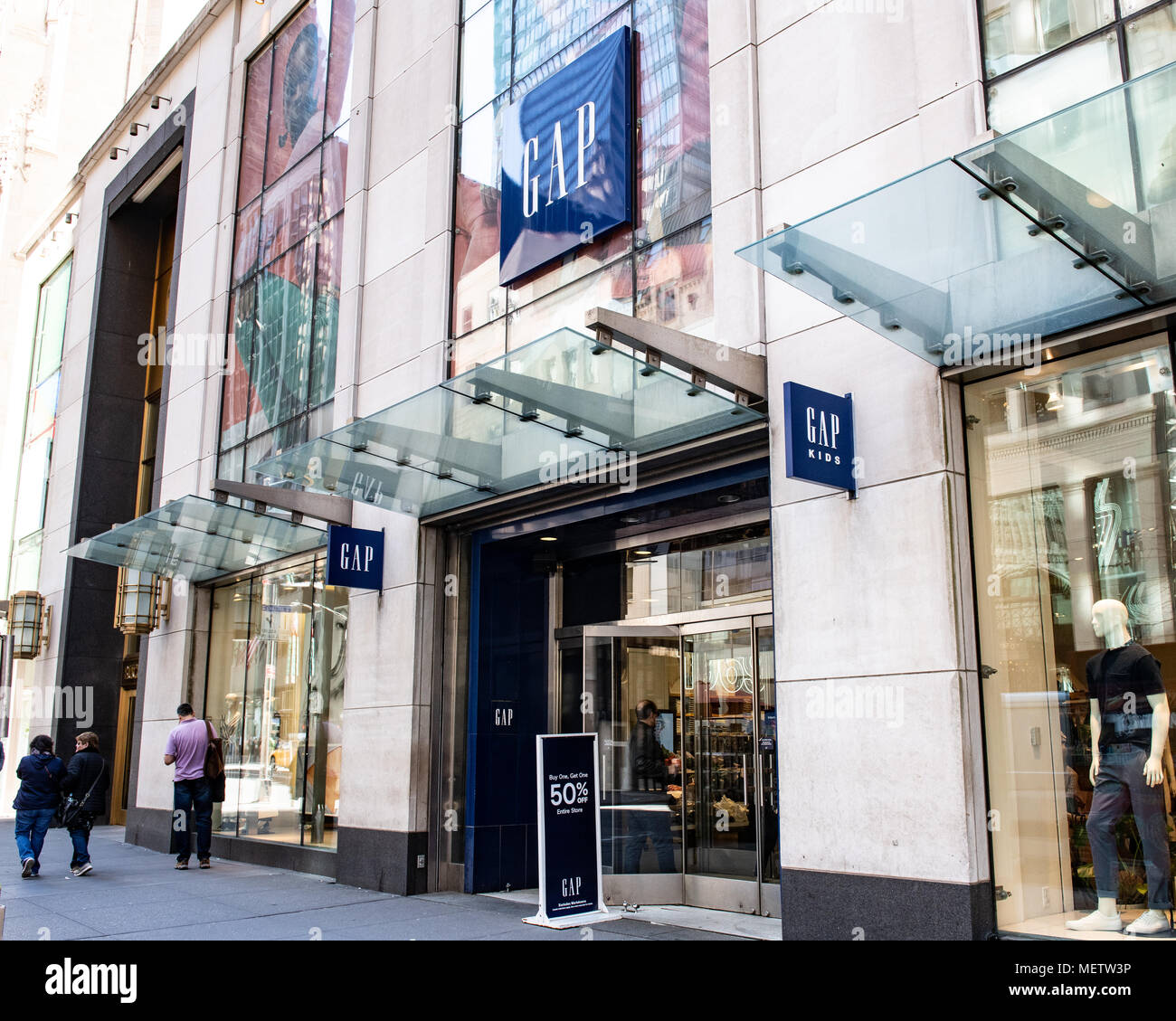 Gap Store Fifth Avenue High Resolution Stock Photography and Images - Alamy