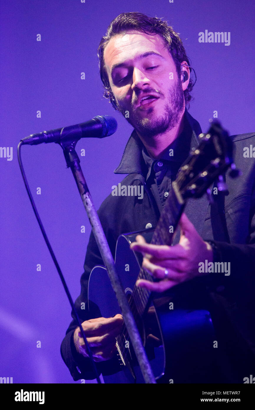 Editors live in milan hi-res stock photography and images - Alamy