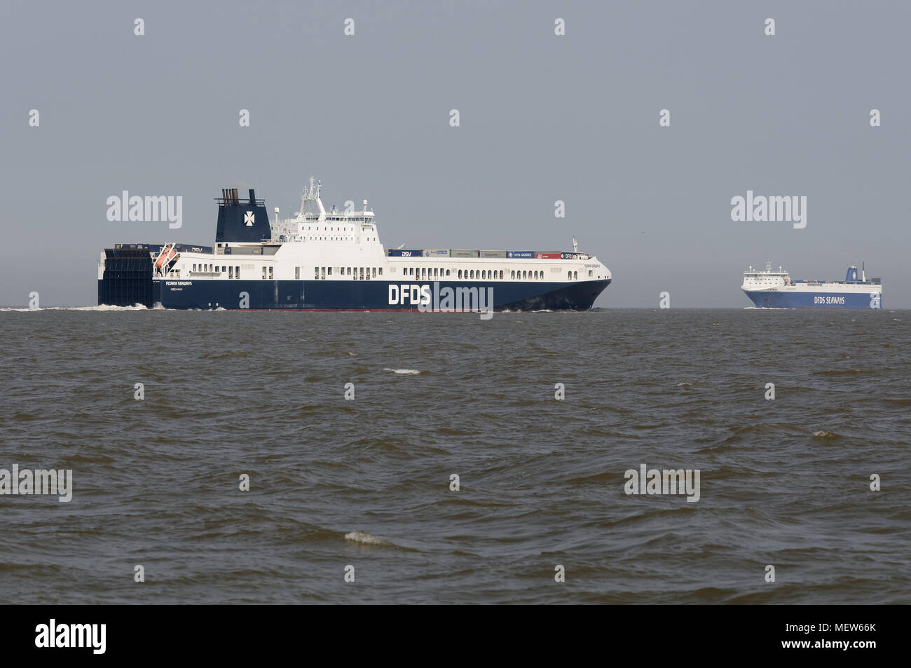Humber estuary ferry hi-res stock photography and images - Alamy