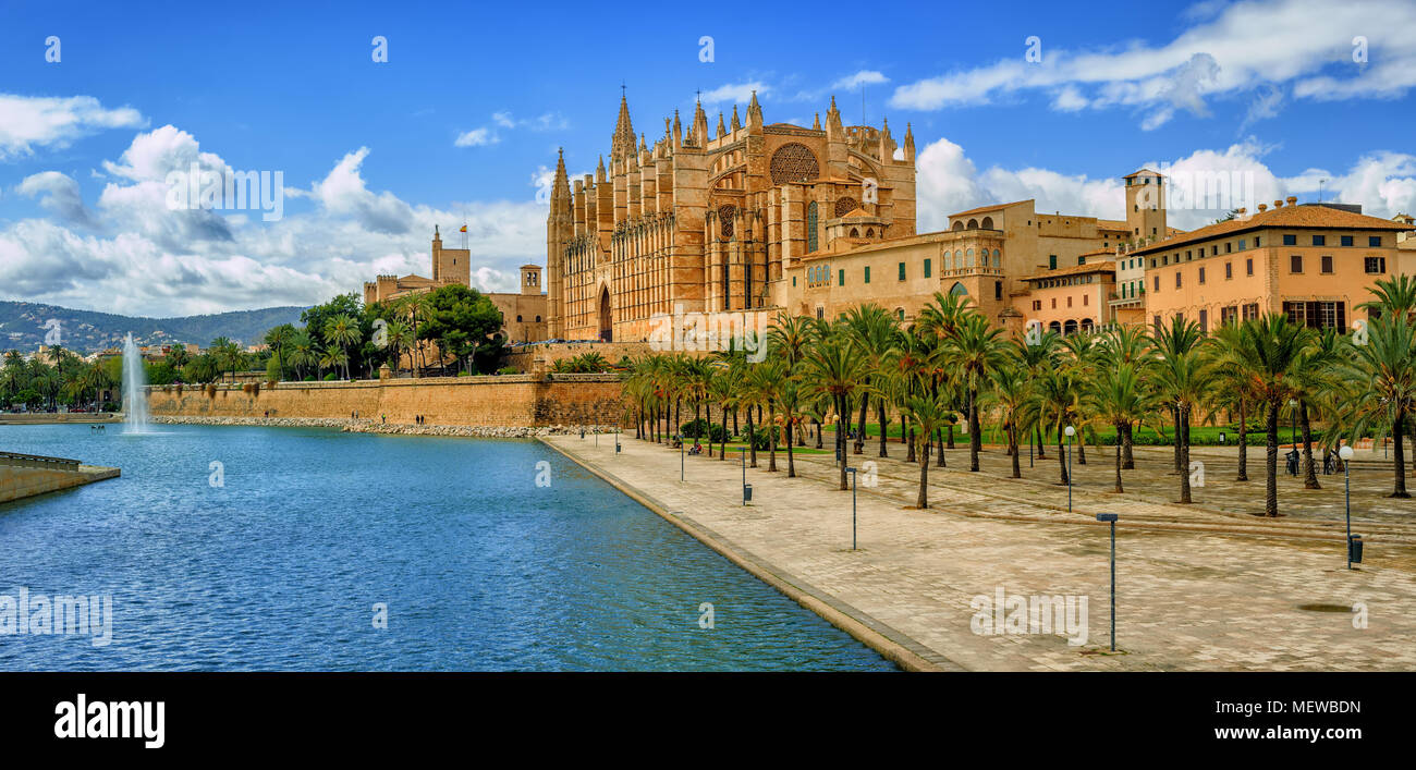 Palma de mallorca church white hi-res stock photography and images - Alamy