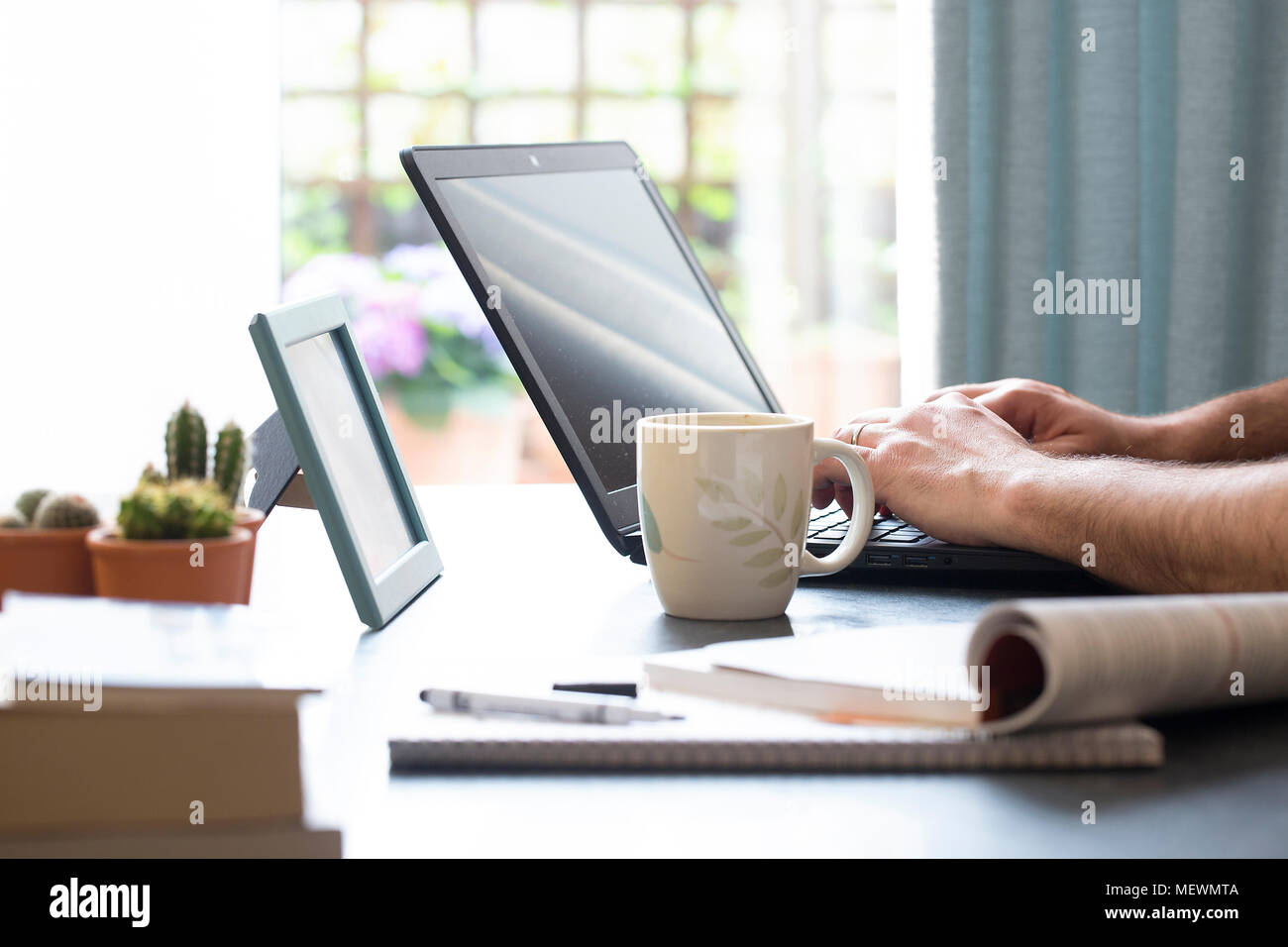 Office environment hi-res stock photography and images - Alamy