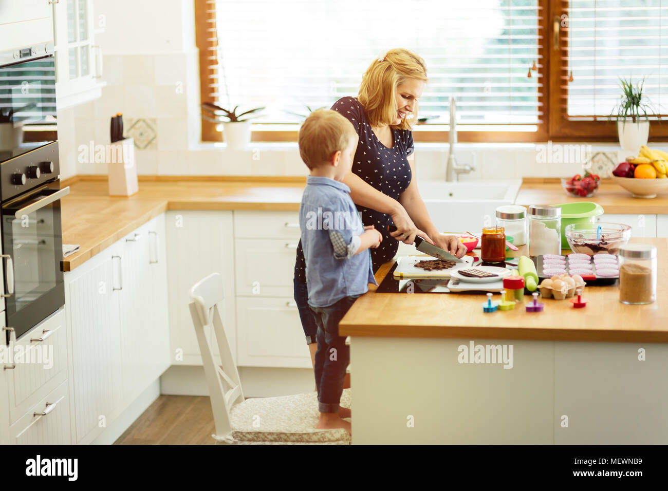 Child helping mother bake cookies Stock Photo - Alamy