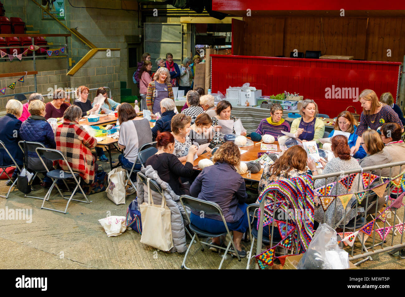 Knitting group hi-res stock photography and images - Alamy