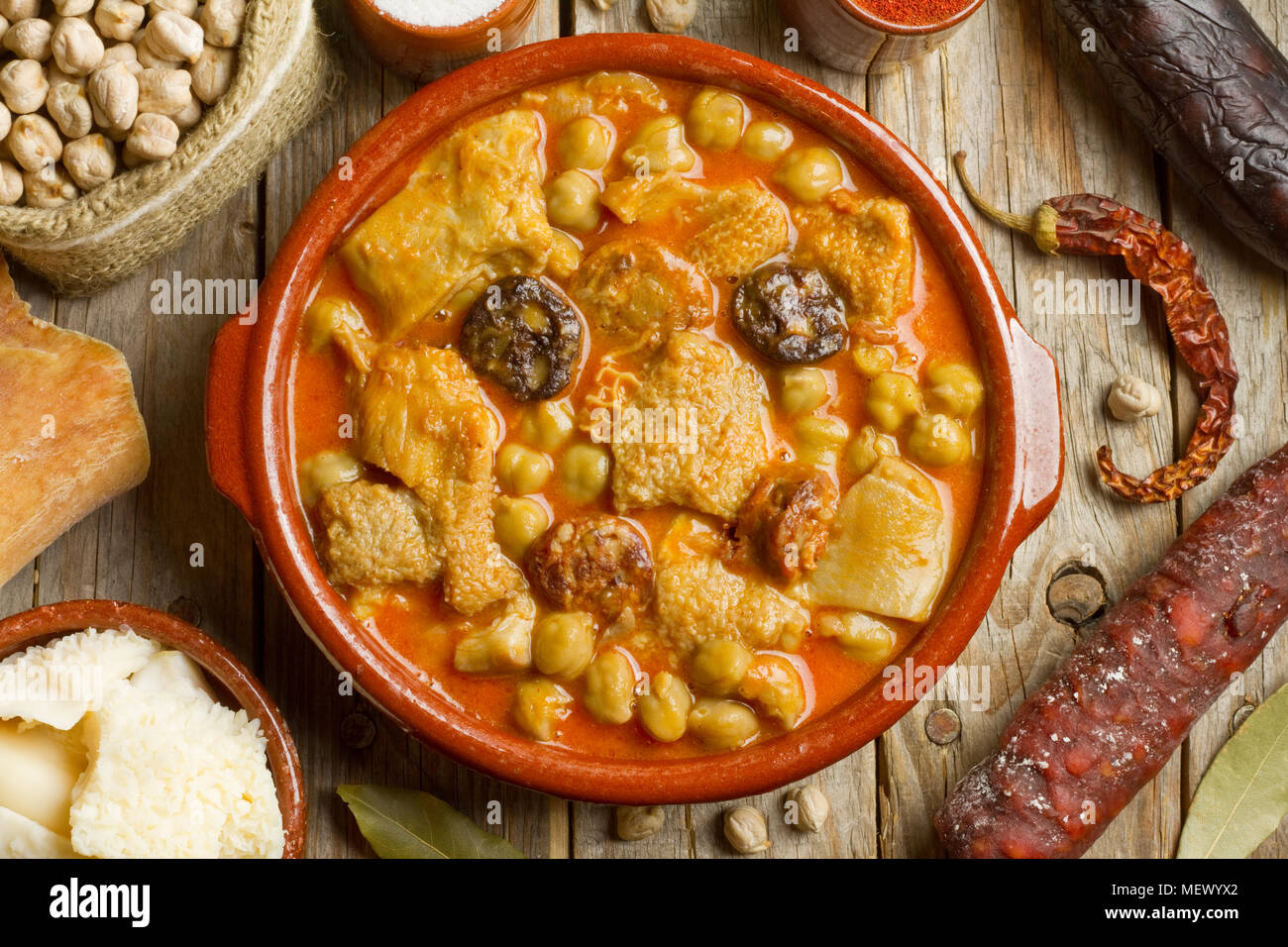 Callos traditional spanish stew hi-res stock photography and images - Alamy