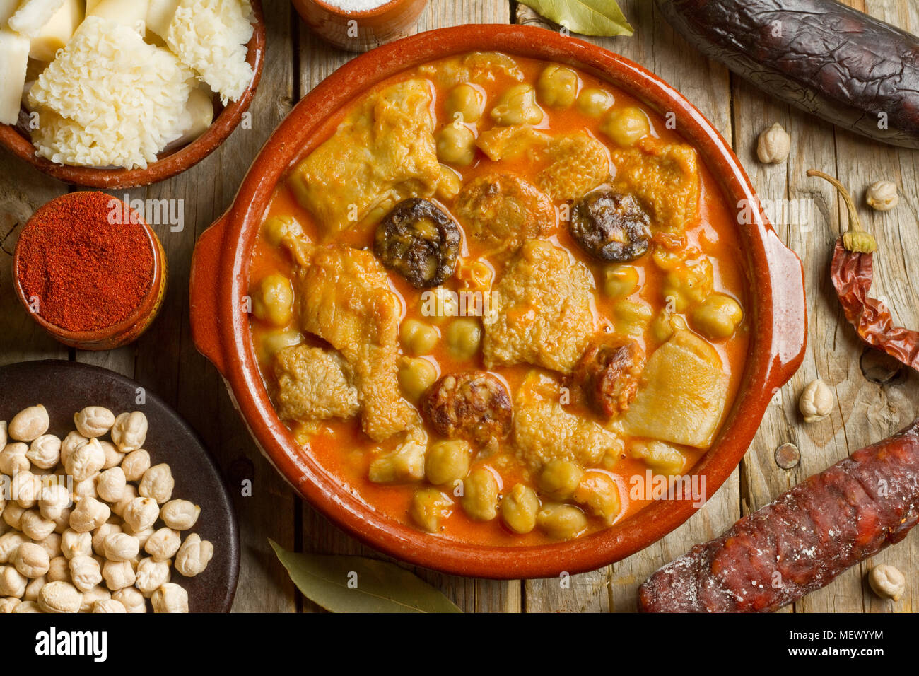 Spanish callos with chickpeas hi-res stock photography and images - Alamy