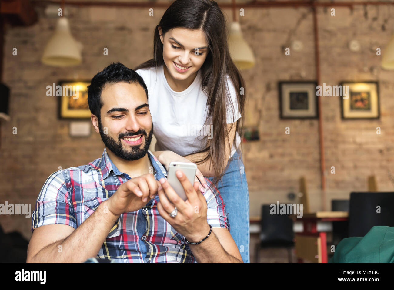 Family television games phone hi-res stock photography and images - Alamy