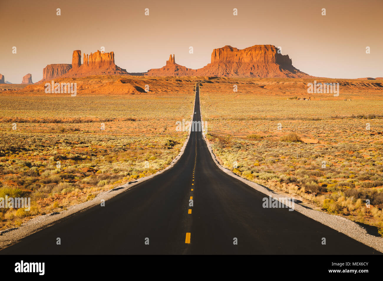 Monument valley classic car hi-res stock photography and images - Alamy