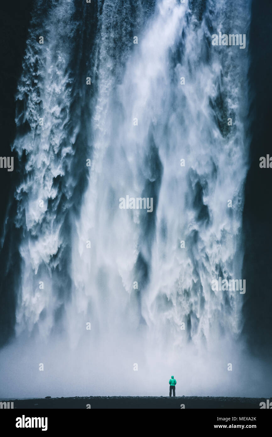 Front view waterfall hi-res stock photography and images - Alamy