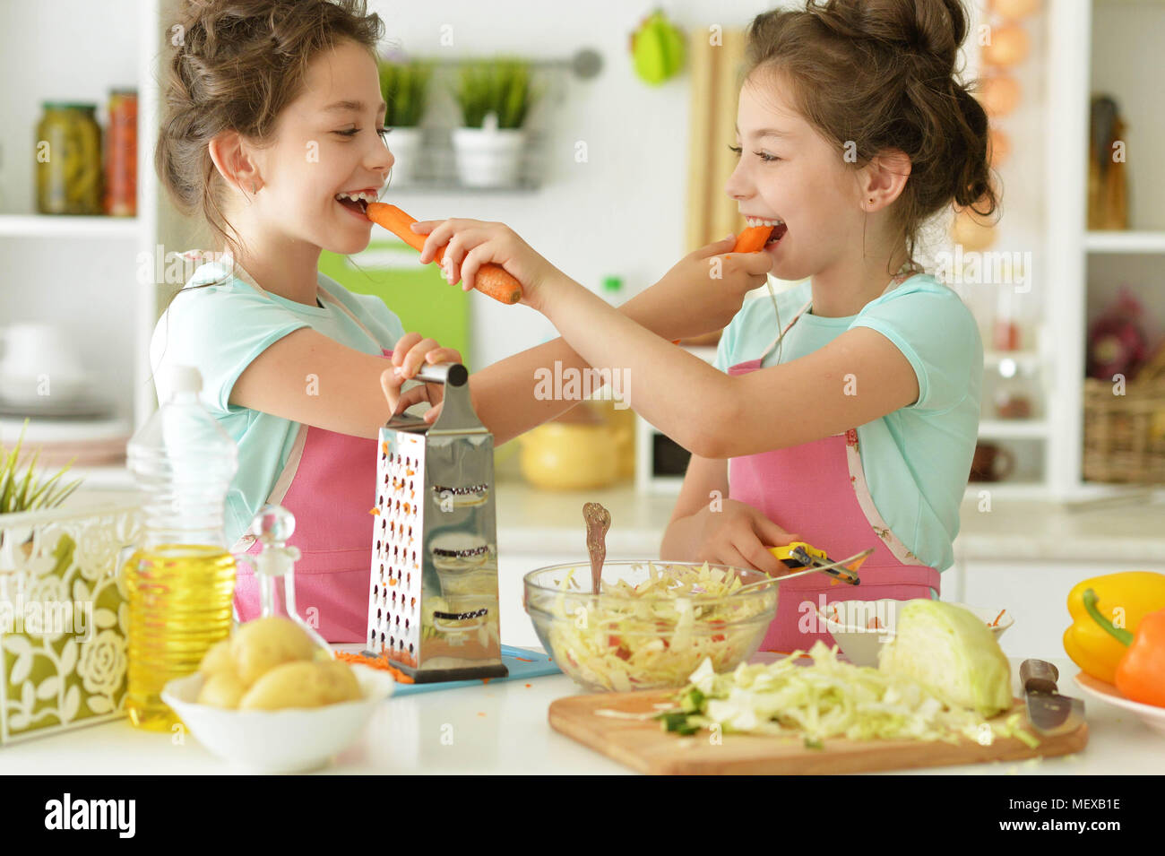 girls in the kitchen cook Stock Photo - Alamy