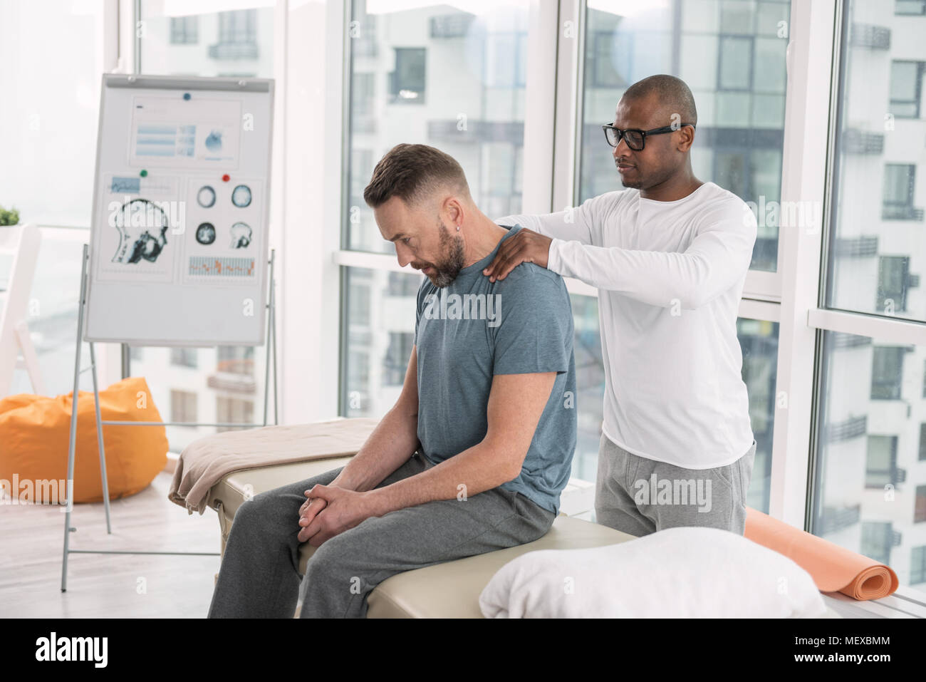 Doing a massage hi-res stock photography and images - Alamy