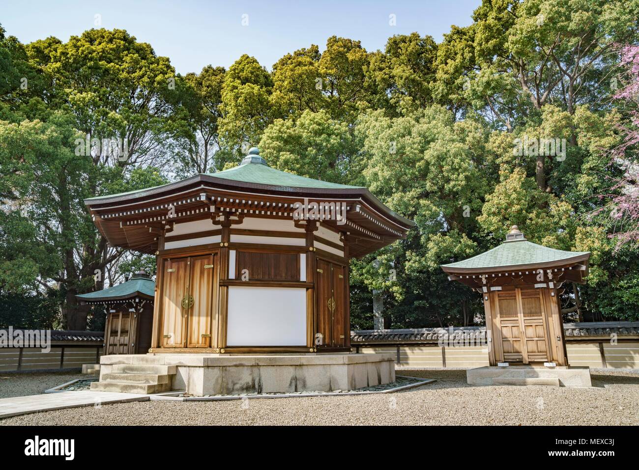 Tombs of Nichiren ( center ), Nichiro ( left) , Nichirin (right ...