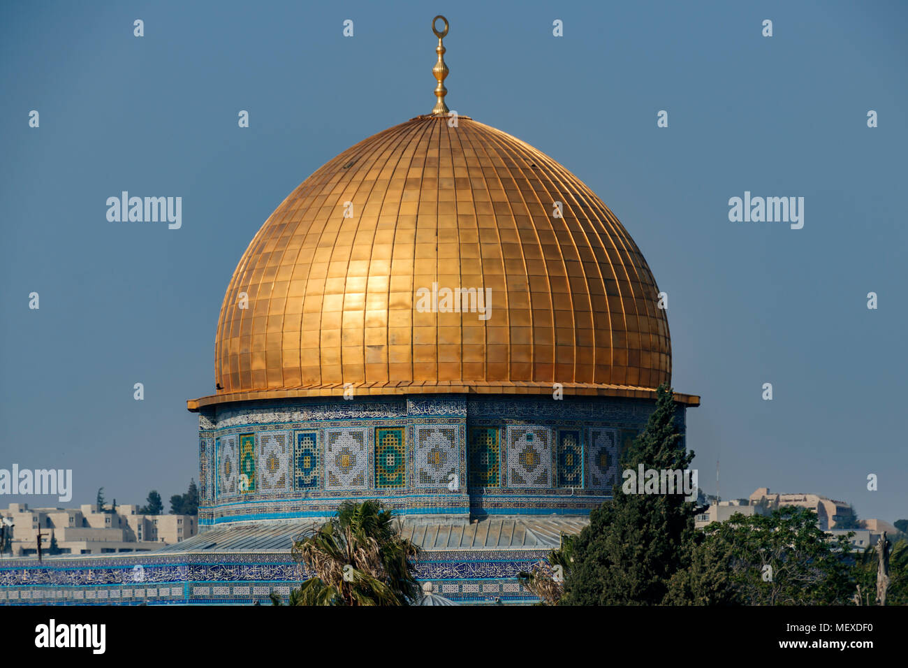 The golden dome of the Dome of the Rock Mosque in Jerusalem Stock Photo ...