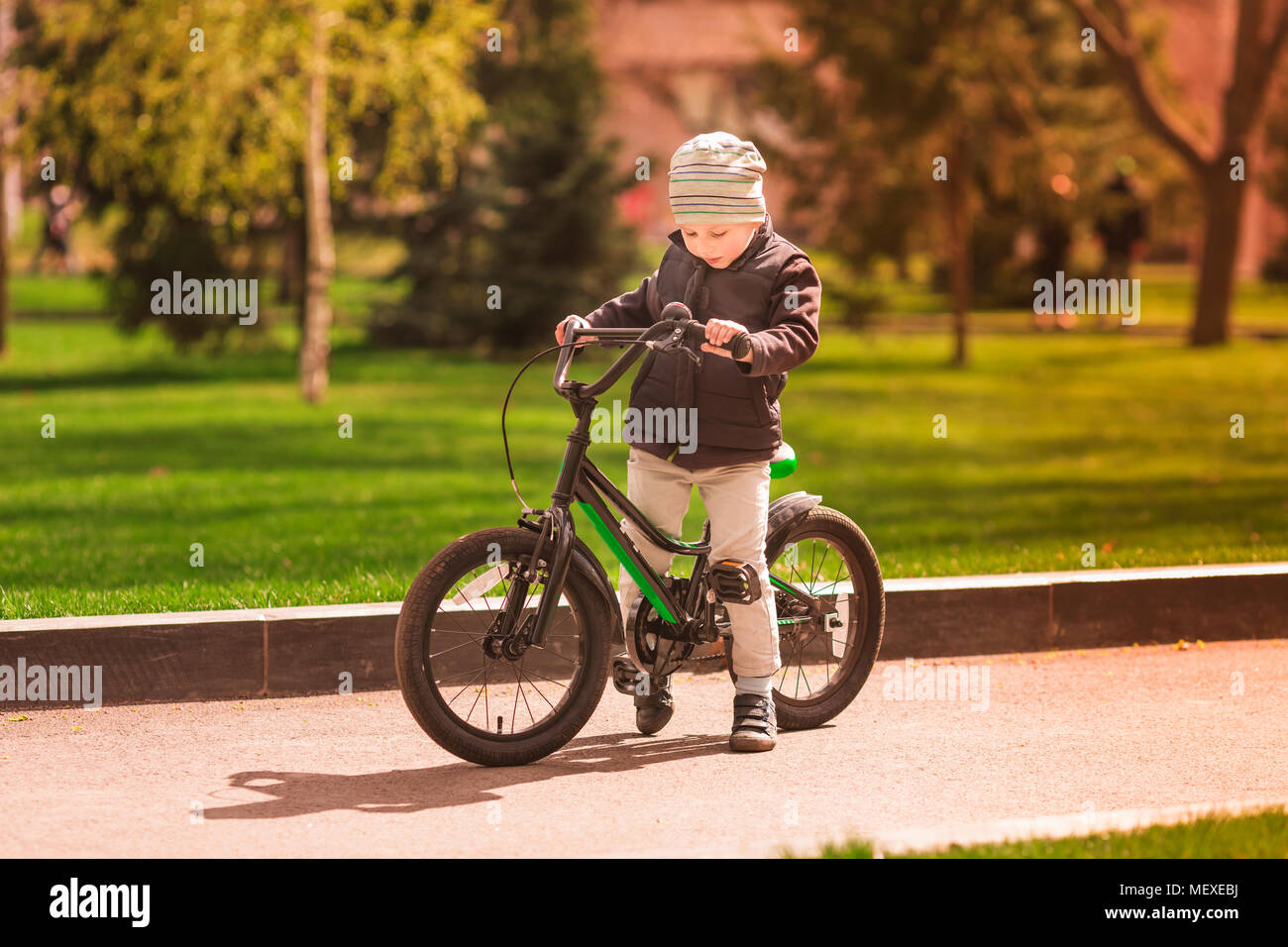 Riding lessons for kids hi-res stock photography and images - Alamy