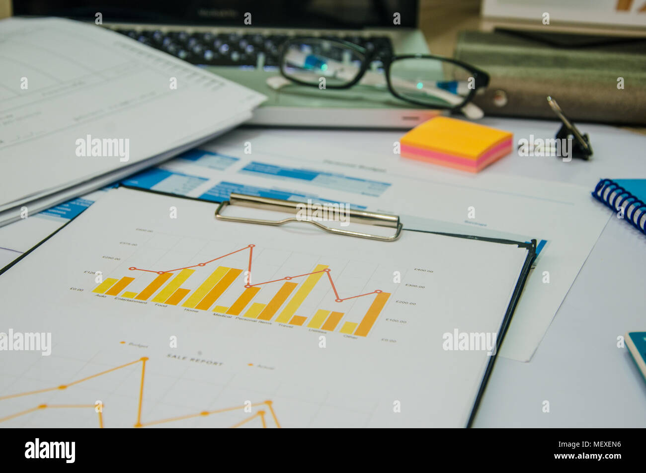 Business document Financial chart and graph Stock Photo - Alamy
