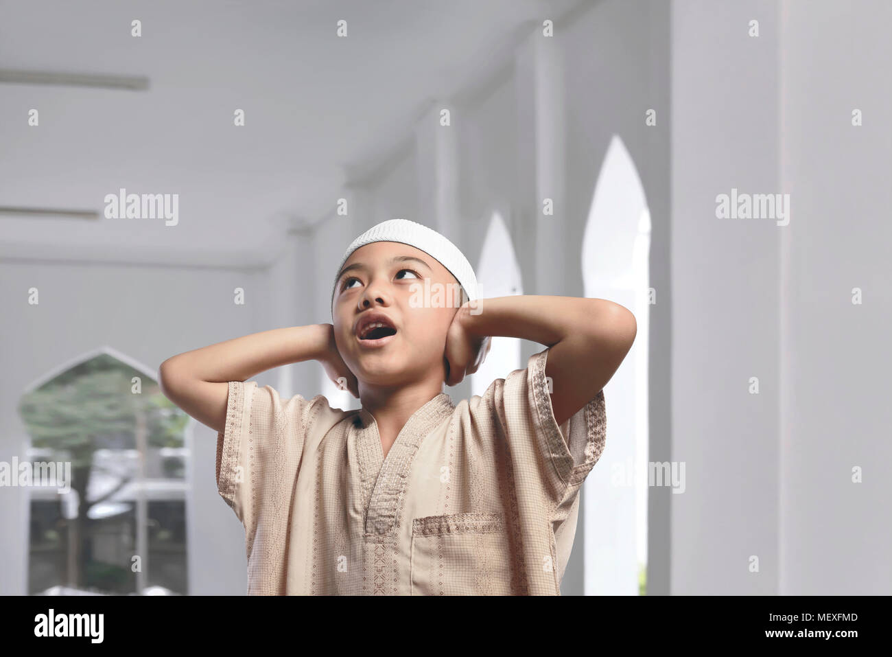Little asian muslim kid praying inside the mosque Stock Photo - Alamy