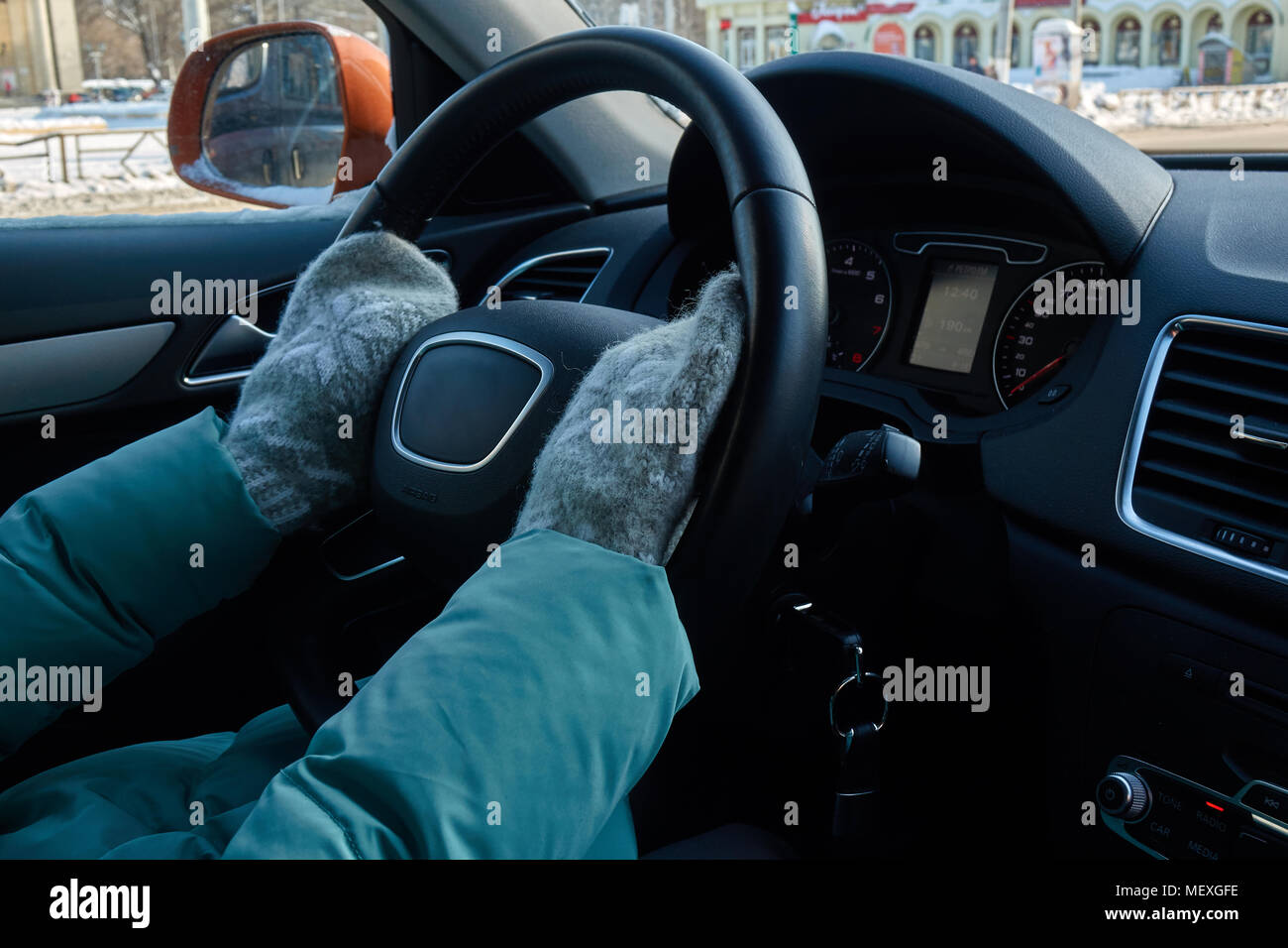 Female hands on steering wheel hi-res stock photography and images - Alamy
