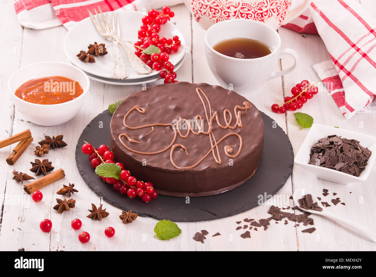 Sacher torte sponge hi-res stock photography and images - Alamy