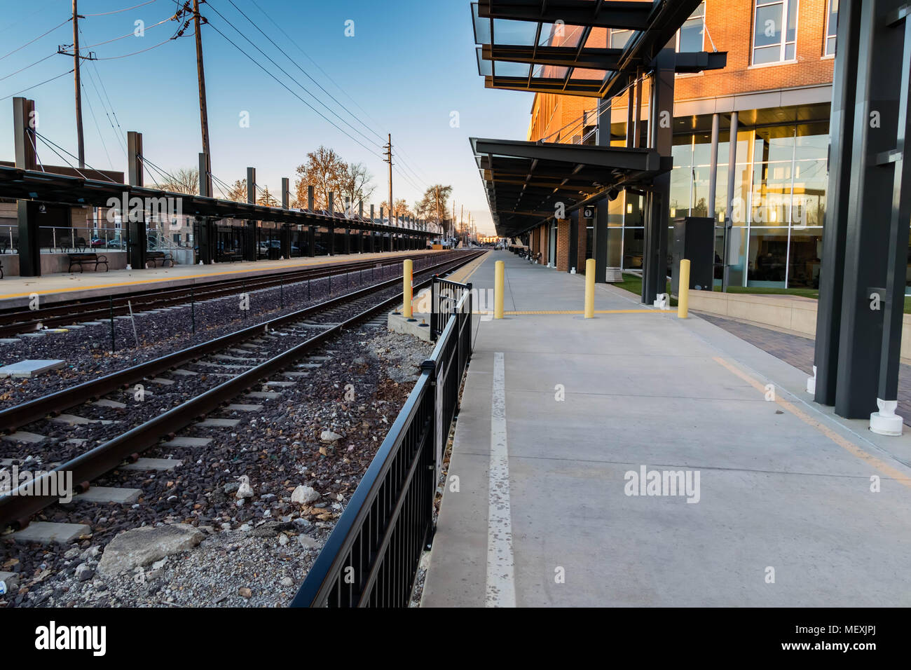 Empty platform bench railway station hi-res stock photography and ...