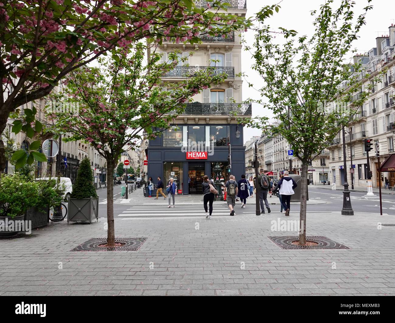 Rue de rivoli shops hi-res stock photography and images - Alamy