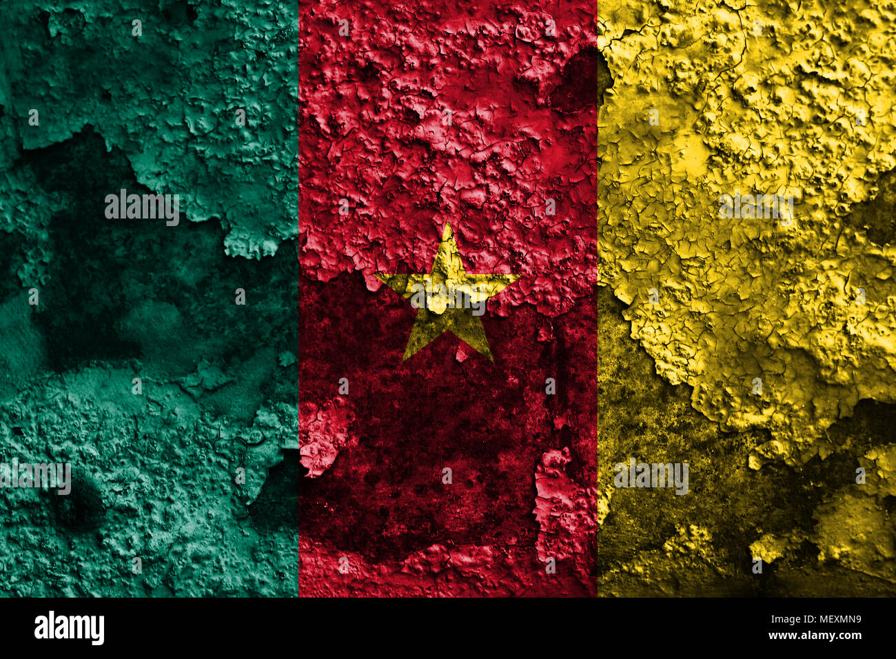 Old Cameroon grunge background flag Stock Photo - Alamy