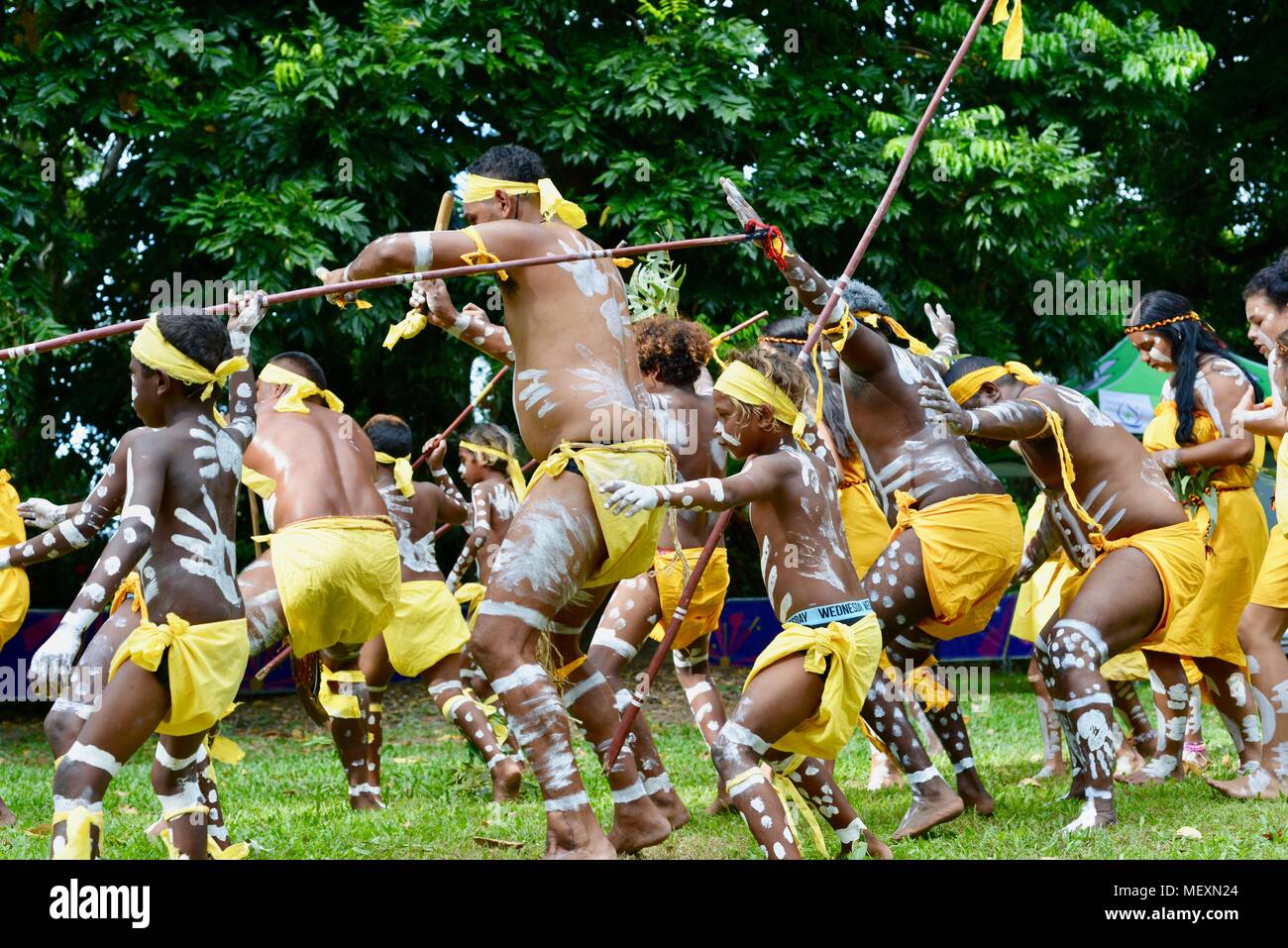 Aboriginal people from palm island the bwgcolman tribe performing ...