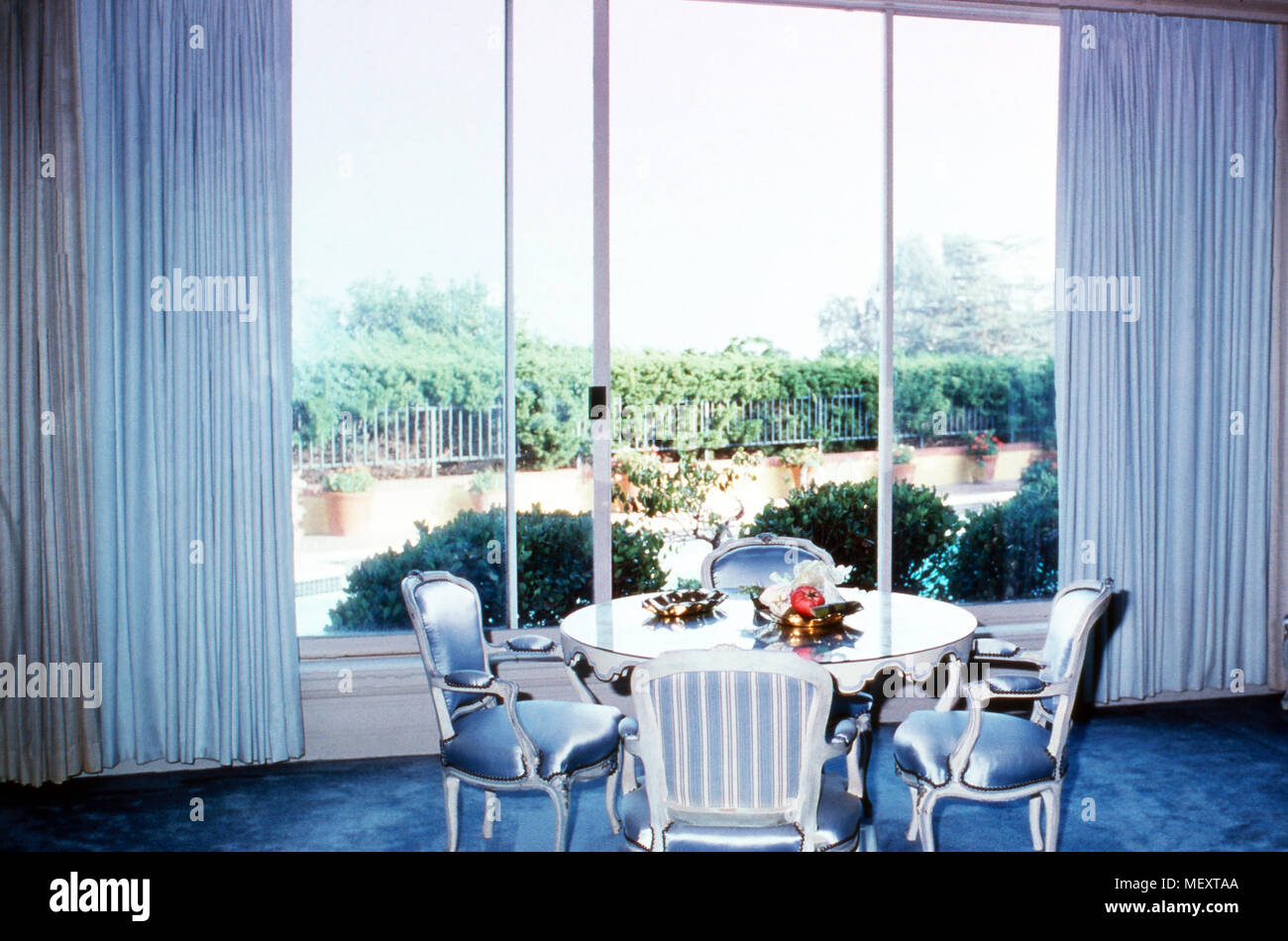 Sari zsa zsa gabor hi-res stock photography and images - Alamy