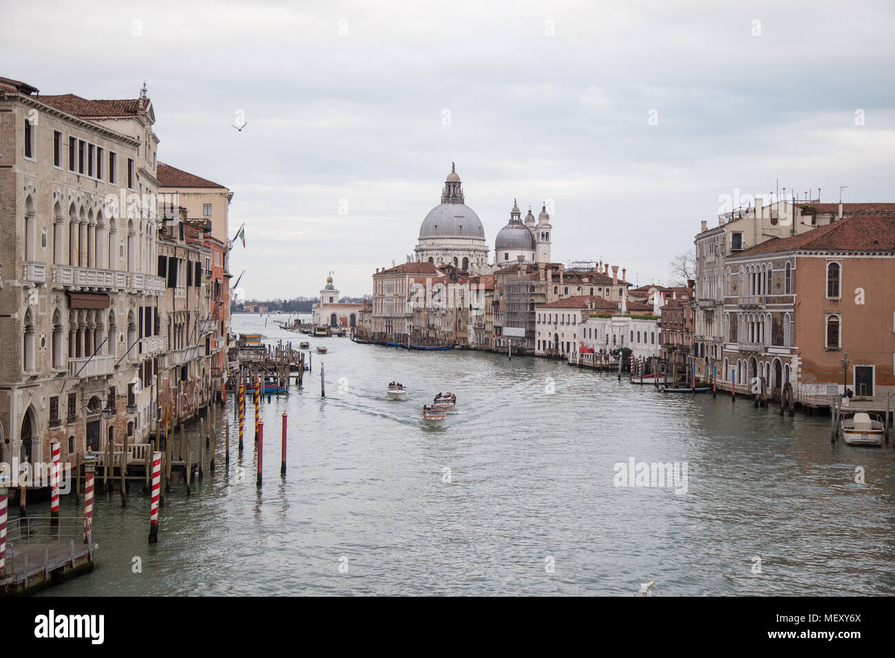 Rialto bridge venice top view hi-res stock photography and images - Alamy