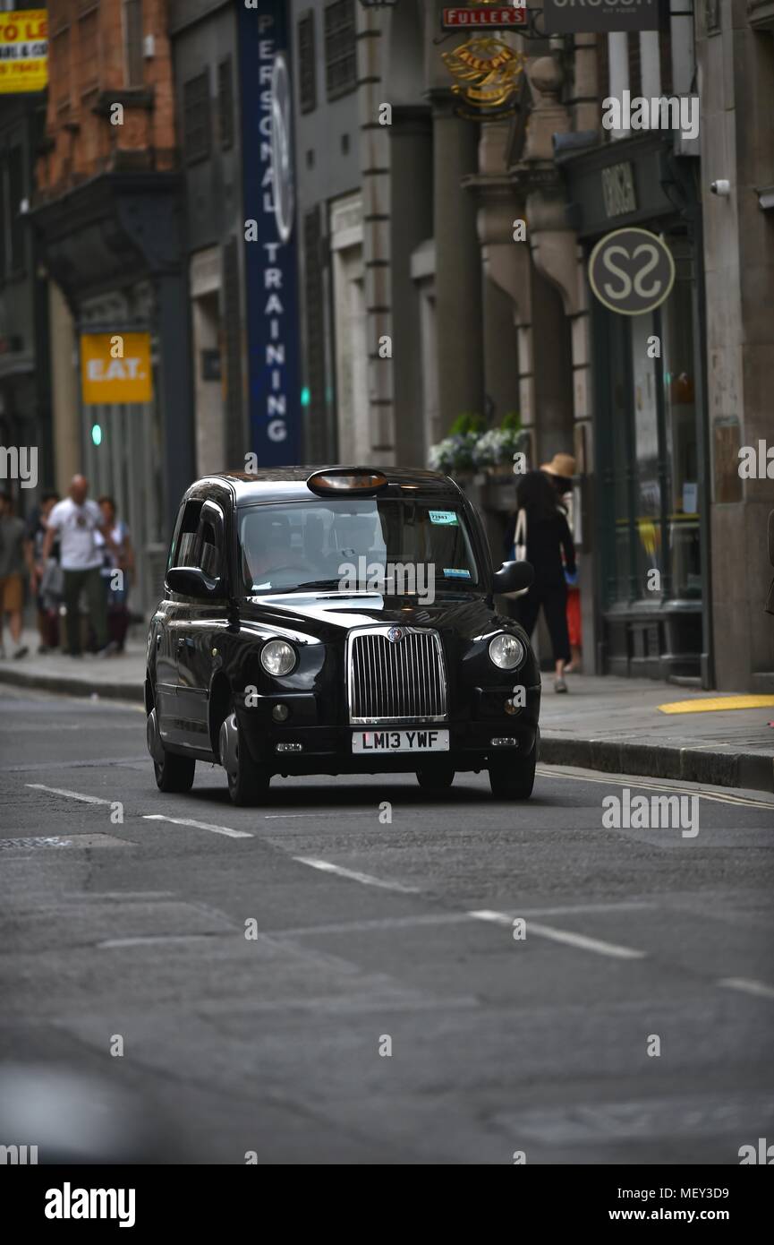 London black cab Stock Photo - Alamy